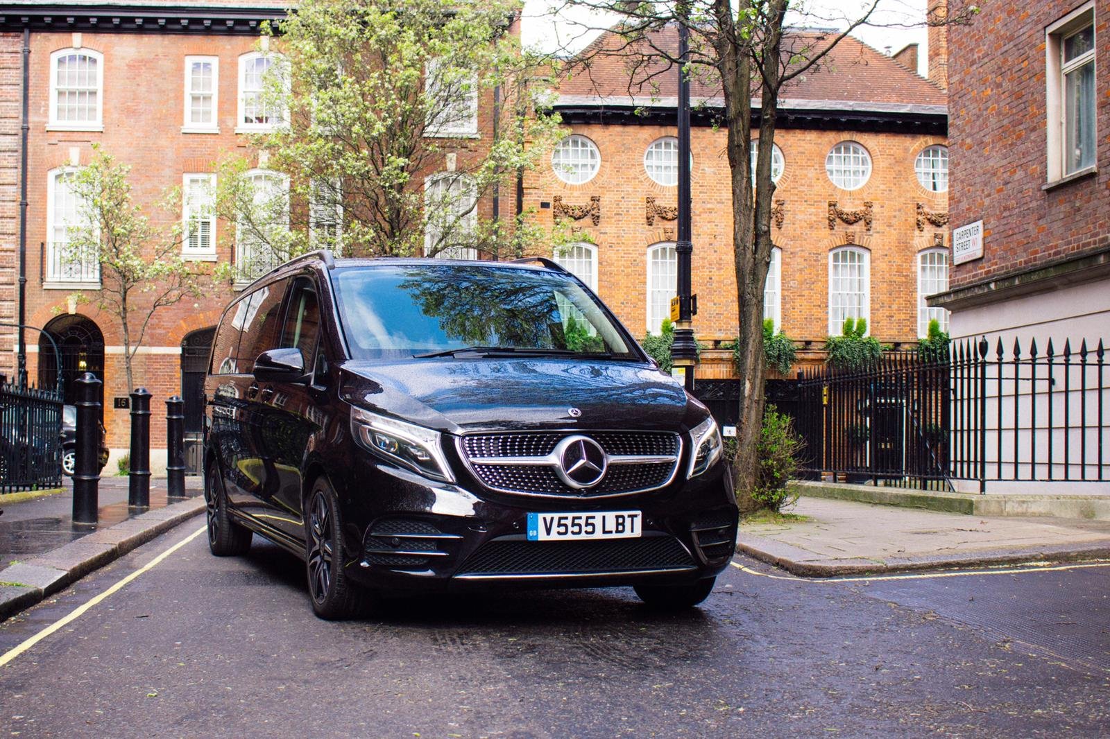Luxury Car Hire & Chauffeur Service for Elite Travel